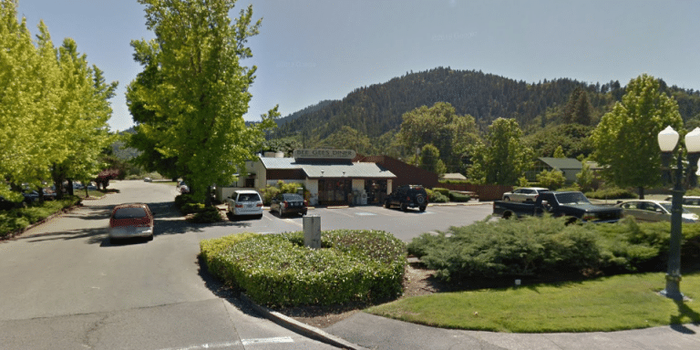 Bee Gees Diner - Rogue River, OR | I-5 Exit Guide